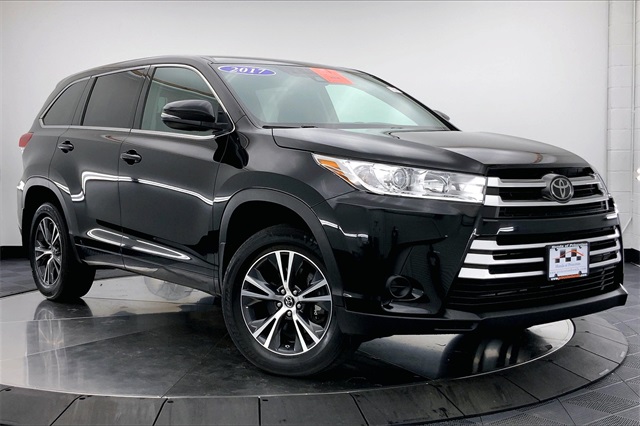 Used 2017 Toyota Highlander for Sale (with Photos) | U.S. News & World ...