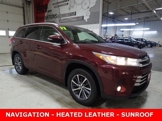 Used 2017 Toyota Highlander for Sale (with Photos) | U.S. News & World ...