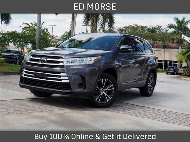 Used 2017 Toyota Highlander for Sale (with Photos) | U.S. News & World ...