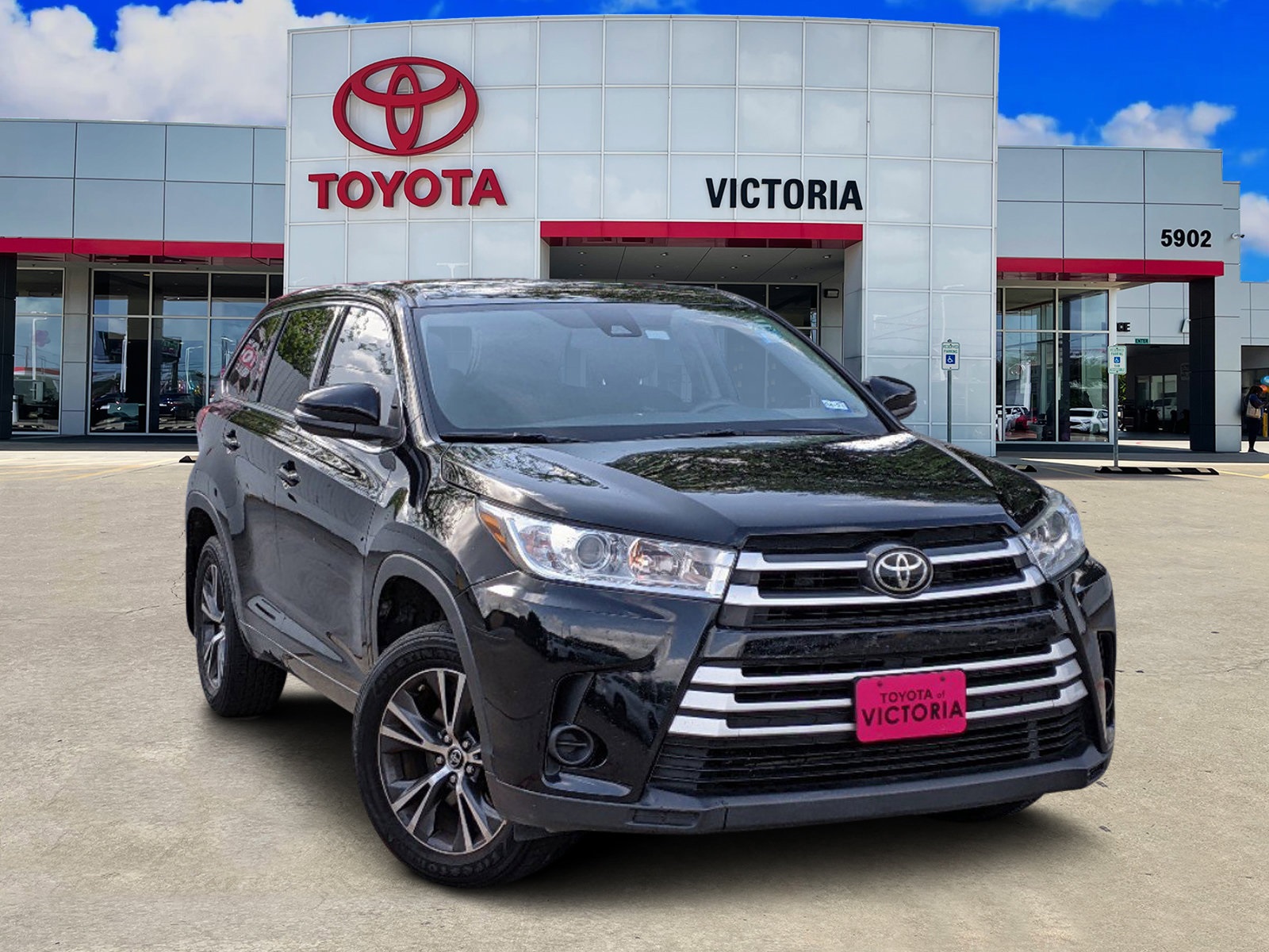 Used 2017 Toyota Highlander for Sale (with Photos) | U.S. News & World ...